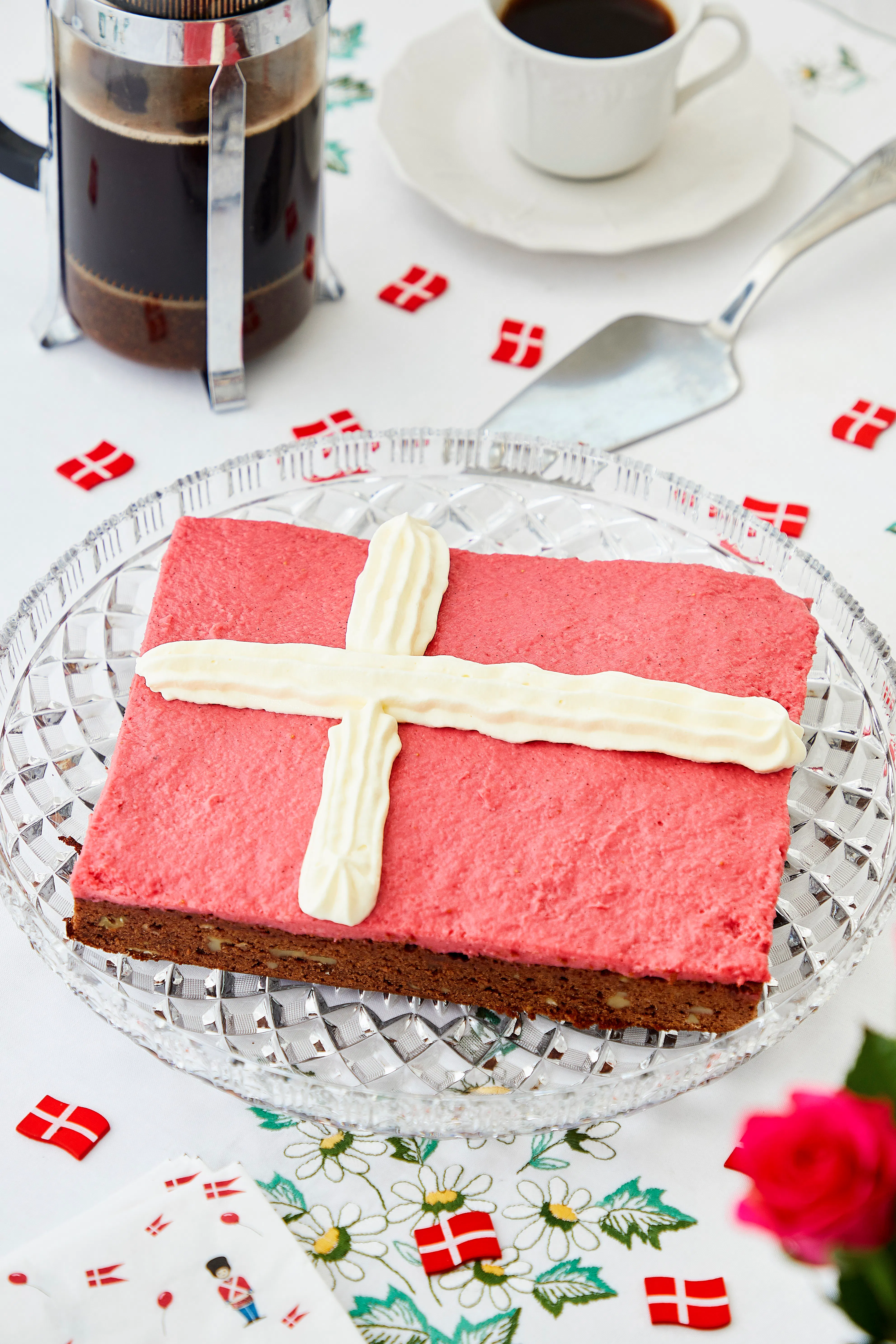 Dannebrogskage | Ude og Hjemme