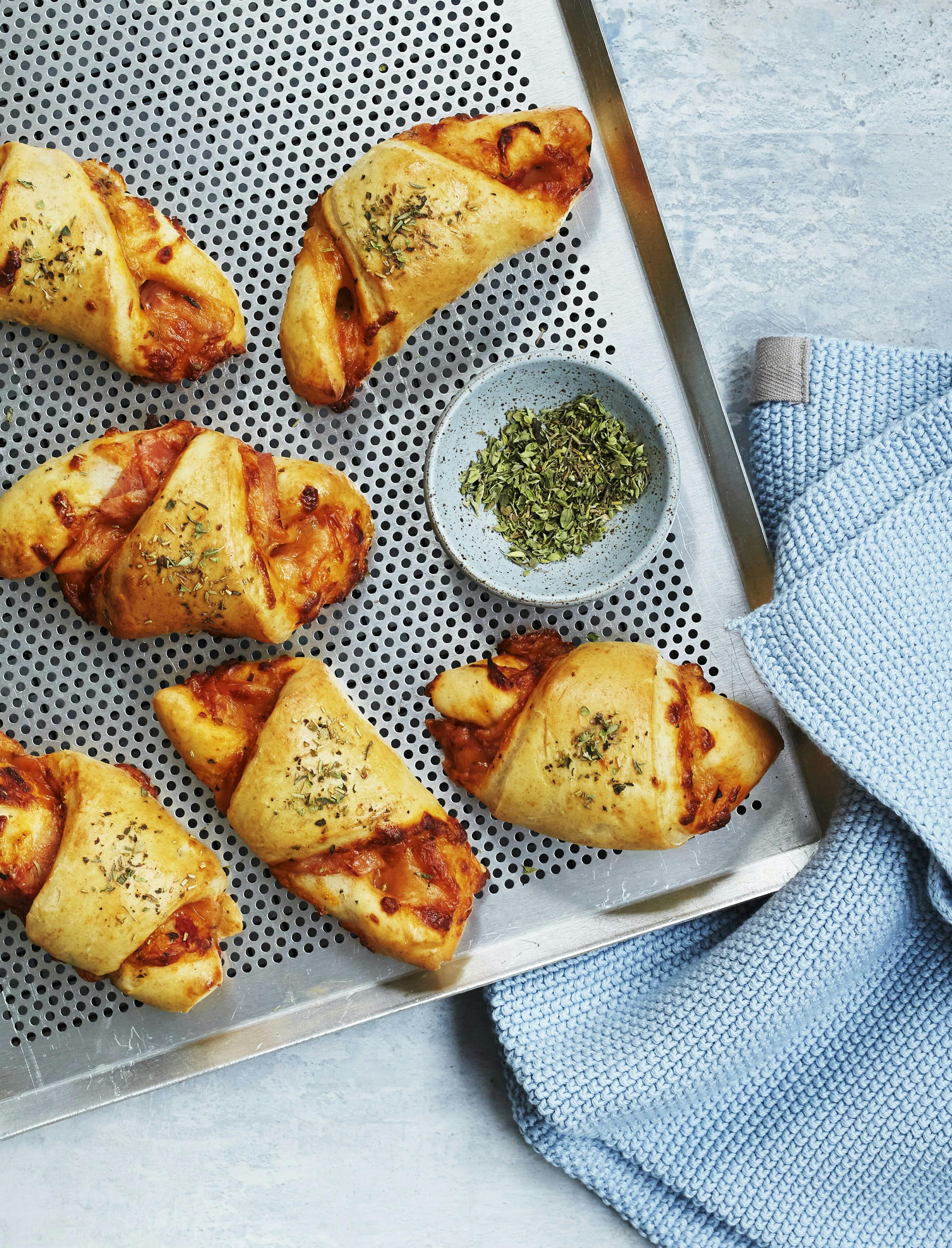 Pizzahorn med skinke, ost og tomat | Ude og Hjemme