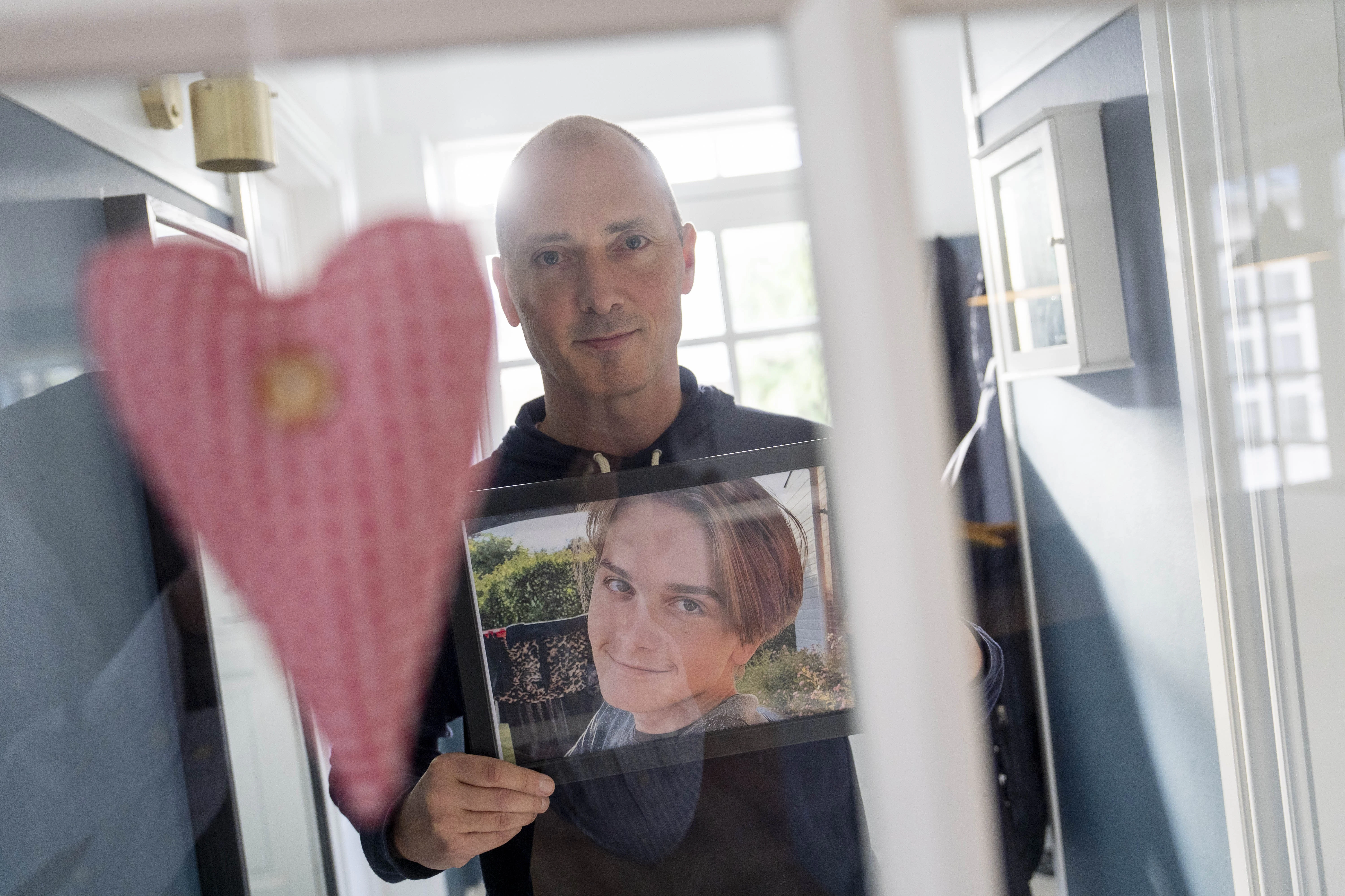 Mathias skulle bare hjem fra fest: Nu banker hans hjerte i en anden ...