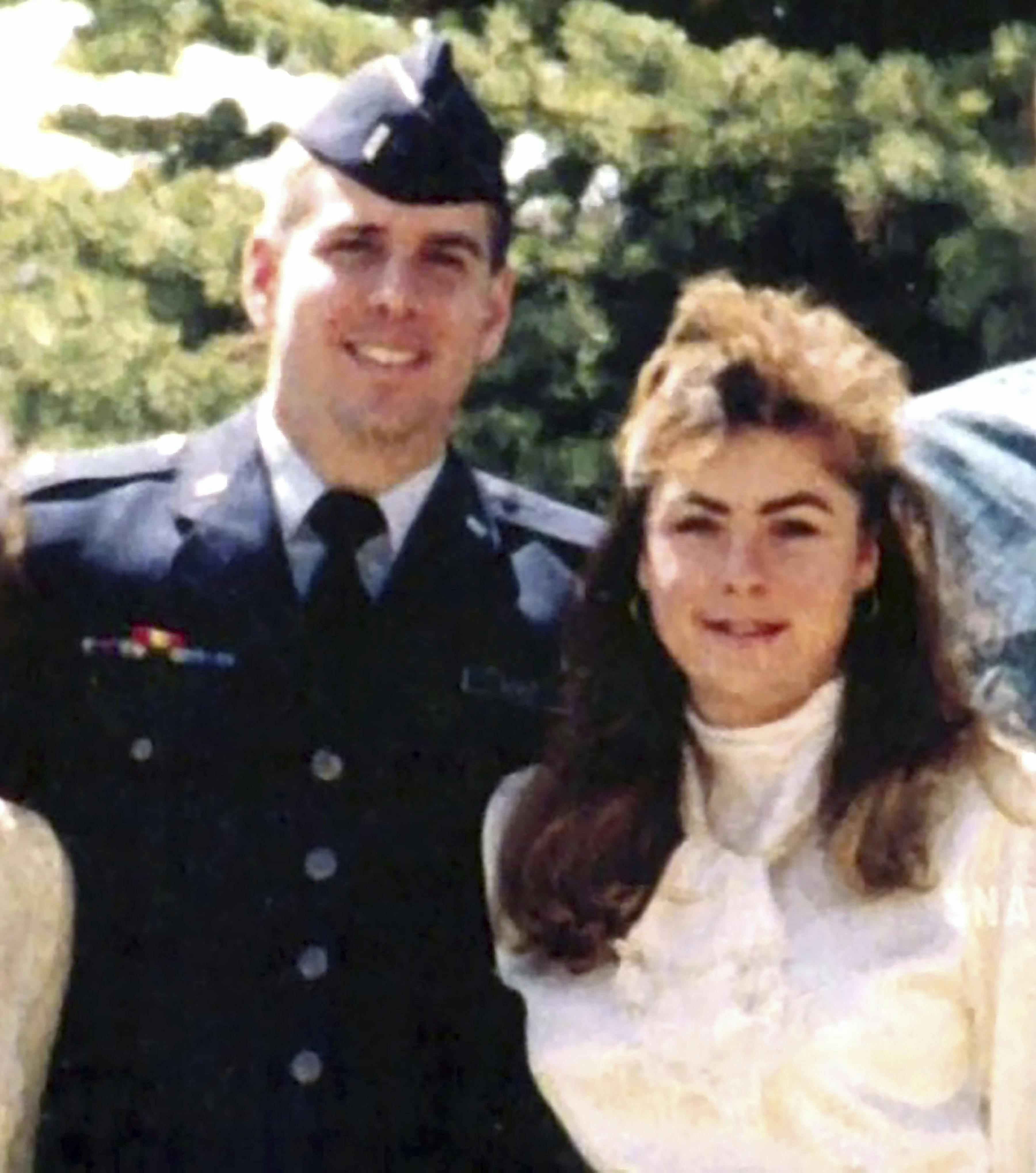 Utro kvinde lokker ægtemand i dødsfælde: Myrdet af sin kones elsker ...