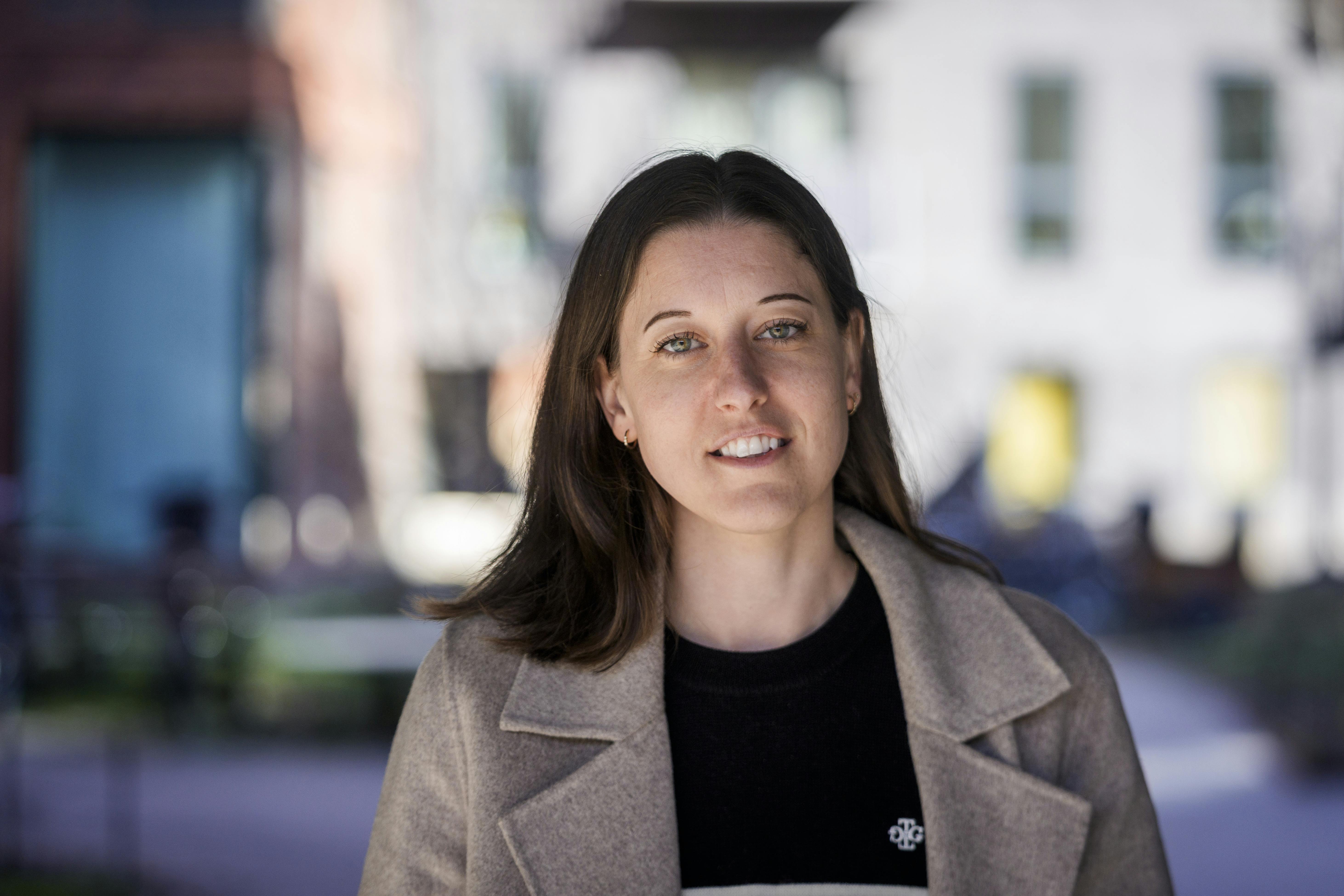 Mathilde dækkede over sin fars druk: Jeg ville ikke gøre mor bekymret | Ude og Hjemme