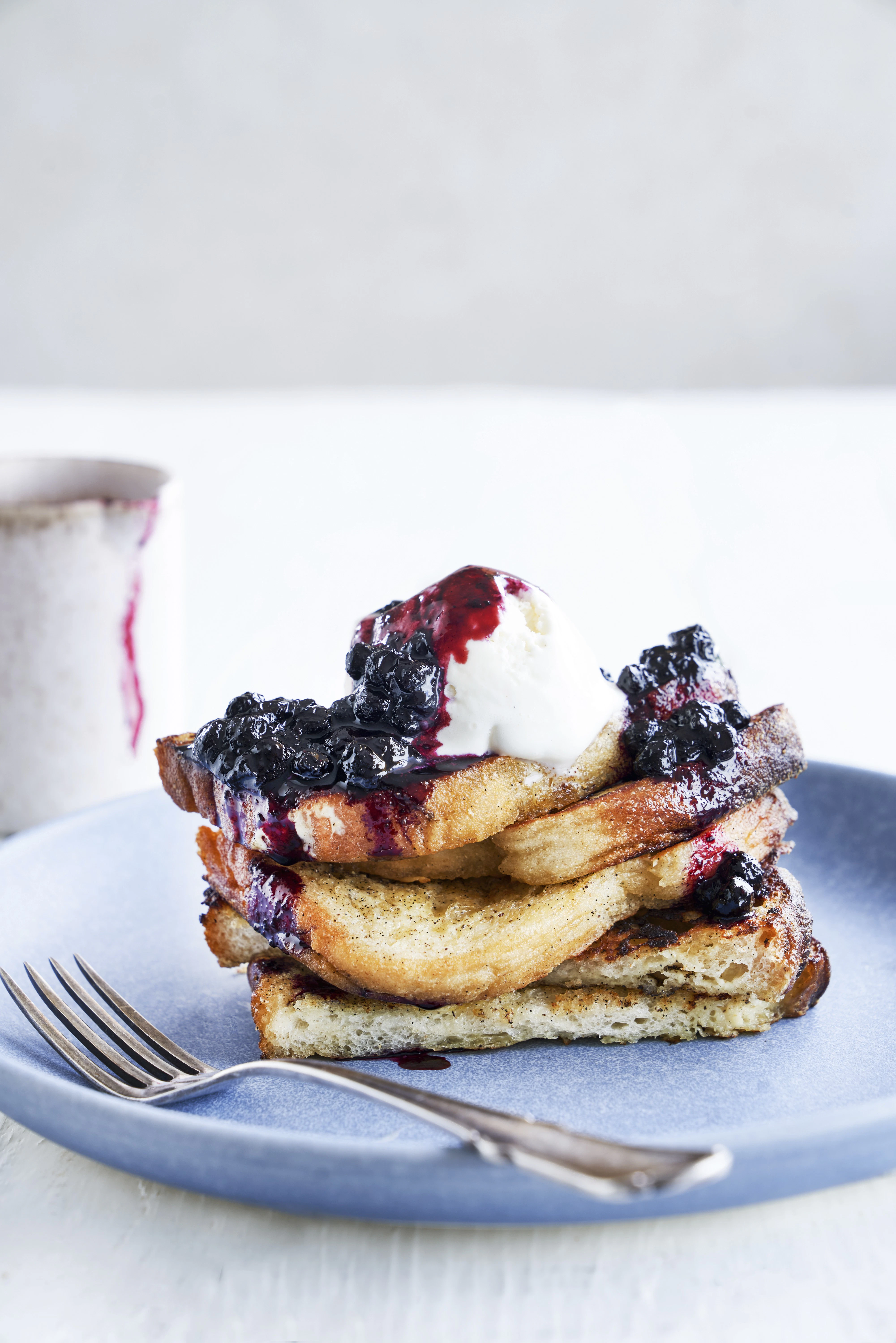 Lækker opskrift til brunch eller dessert: French toast med blåbærkompot ...