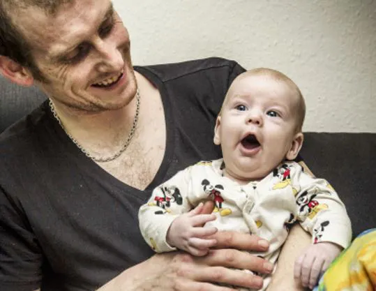 Baby redder familien fra voldsom brand | Ude og Hjemme