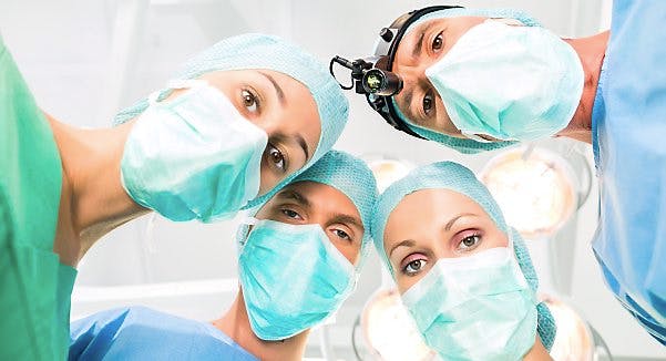 Gys: Så mange vågner mens de bliver opereret | Ude og Hjemme